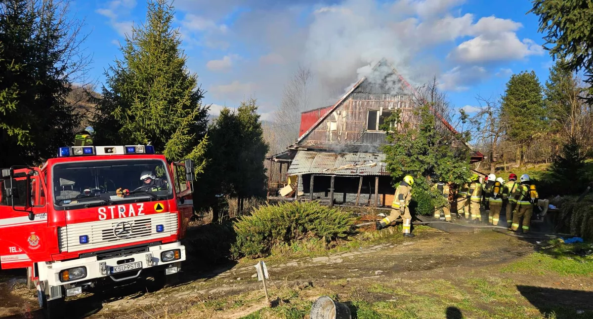 Pożar drewnianego budynku mieszkalnego w Żarnówce - wiadomości Sucha ...