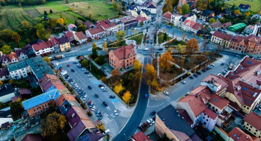 Jordanów, Osielec: Źle parkują, śmiecą i do tego przeklinają